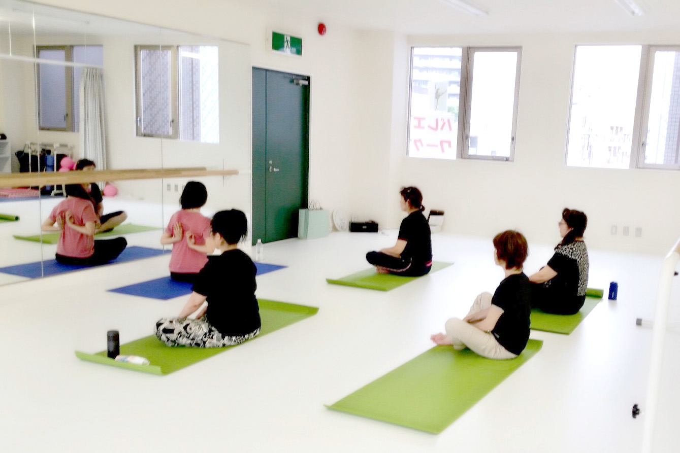 exercise_stretch-yoga | LitheLifeStudio〜ふじみ野のバレエ、タヒチアン、フラダンス、ヨガ、ピラティスなど ...